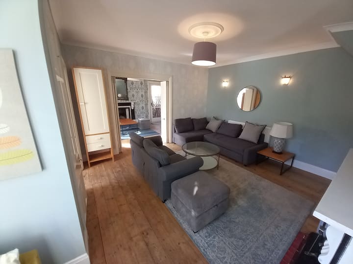 Spacious 4 Bed Victorian Cottage With Parking. - Thames Ditton
