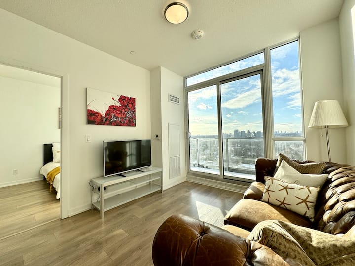 -The View- Beautiful City View From 2br Condo - Markham