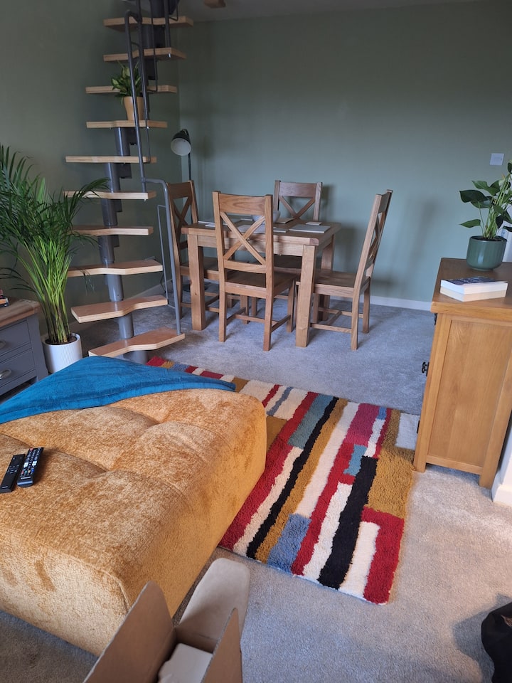 Stylish 2 Bed Flat Walk To Station Free Parking - St Neots