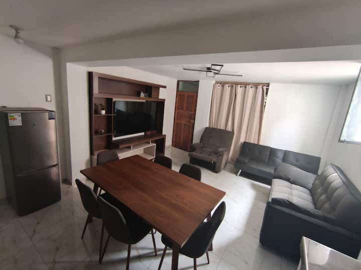 Casa Giga Piso 1 Y 2 Con Cochera Privada - Peru