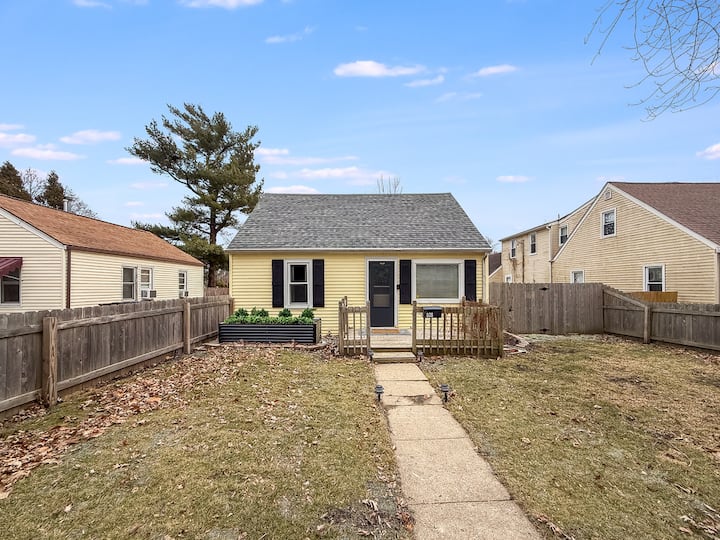 3 Bed, 2.5 Bath Updated Home Near Uiuc - Champaign, IL