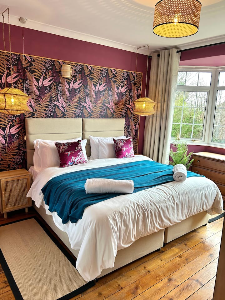 Silkwood House | Boutique 4 Bed Nr. Peak District - Leek