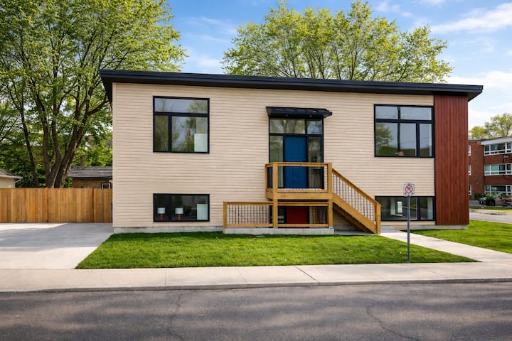 Adelaide House-blue Door | Brand New Modern 2br - Chatham-Kent