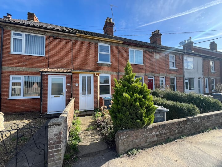 Superb 3-bed House In Leiston + Parking - Saxmundham