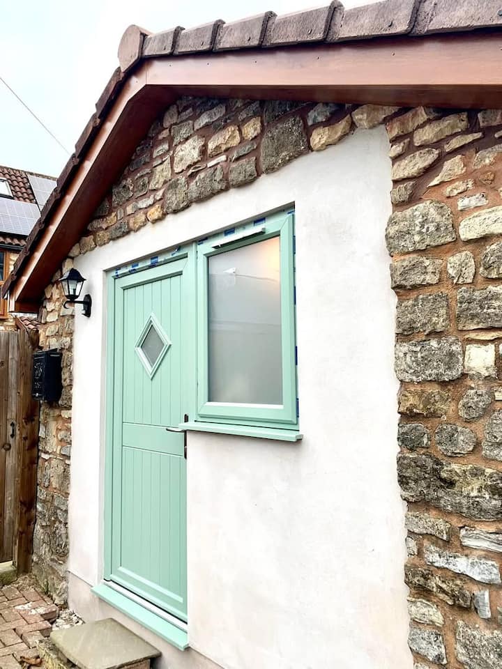 Mini Treacle Cottage - Bristol