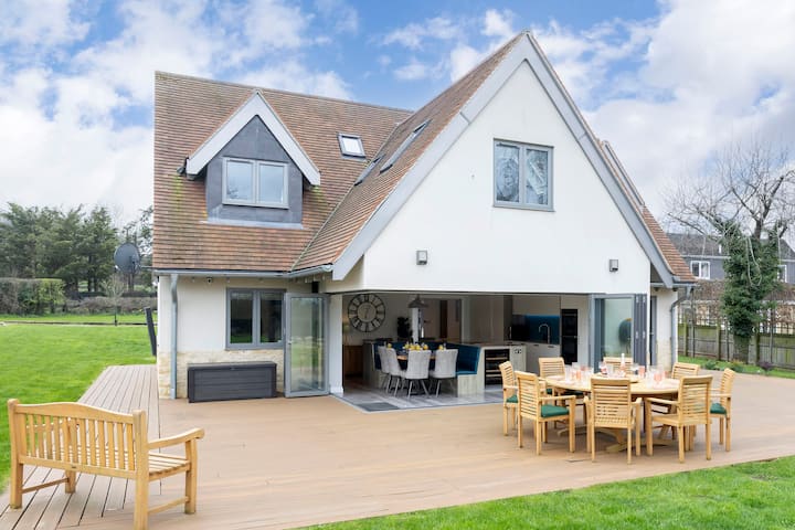 Stunning Detached Countryside Home In Cheltenham - Cheltenham