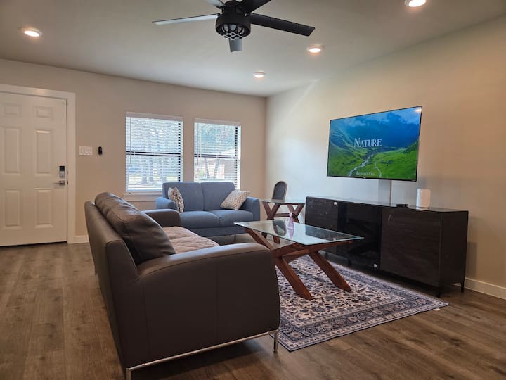 Peaceful 3-bedroom 2-bath House In Charming Irving - Irving, TX