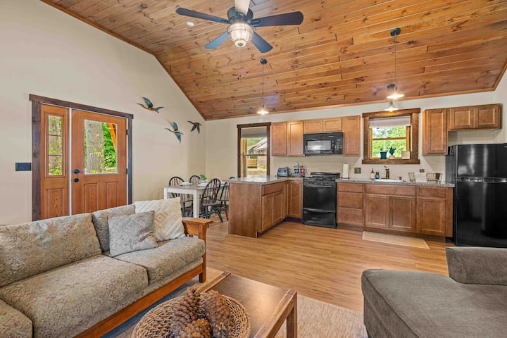 Schroon River Retreat – Honeymoon Cabin - Adirondack, NY