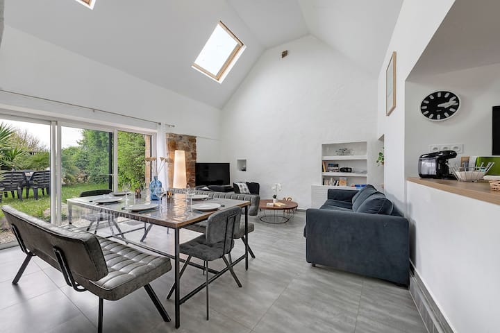 Sur Le Chemin Des Fougères, - Camaret-sur-Mer