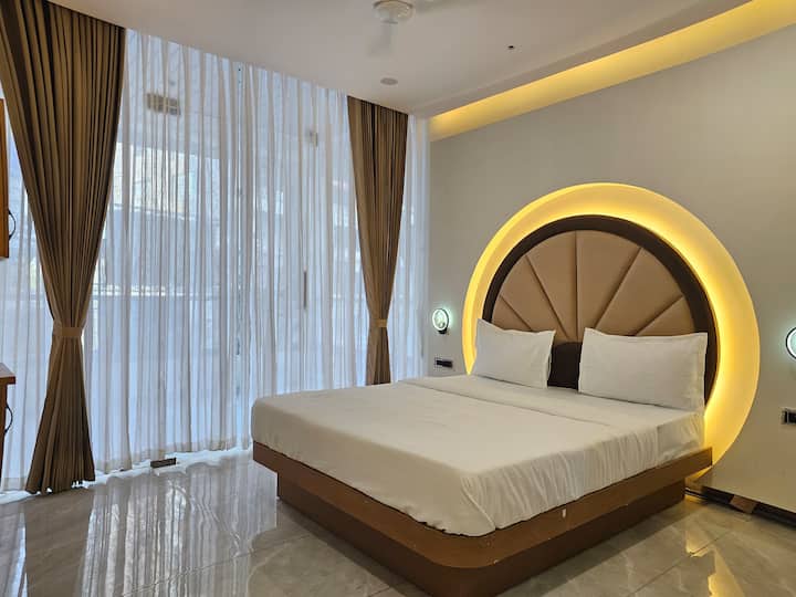 Welcome To Hotel Shivalin Gandhinagar, - 간디나가르