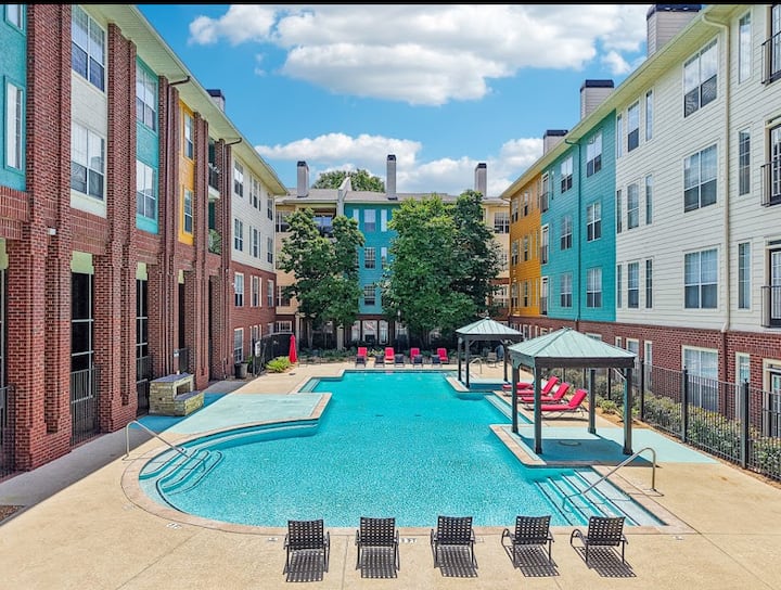 Luxury Spacious Two Bedroom Upscale Apartment - Atlanta