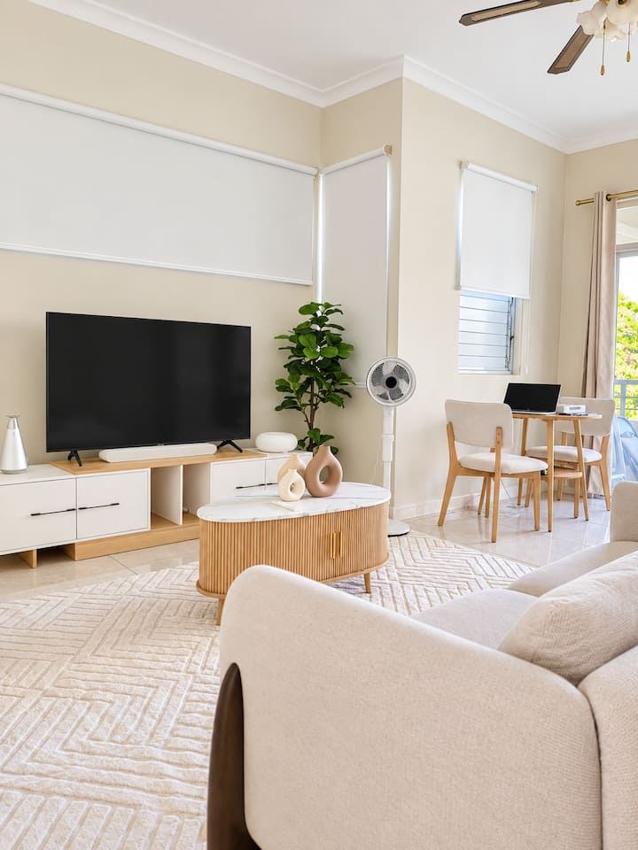Serene Smart Suite | Devon House Icecream* | Gated - Kingston