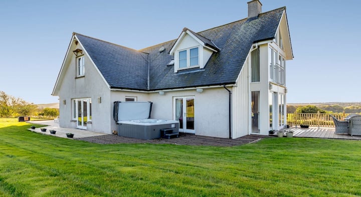 Taigh Gleusta, The Smart Holiday Home. - Forfar