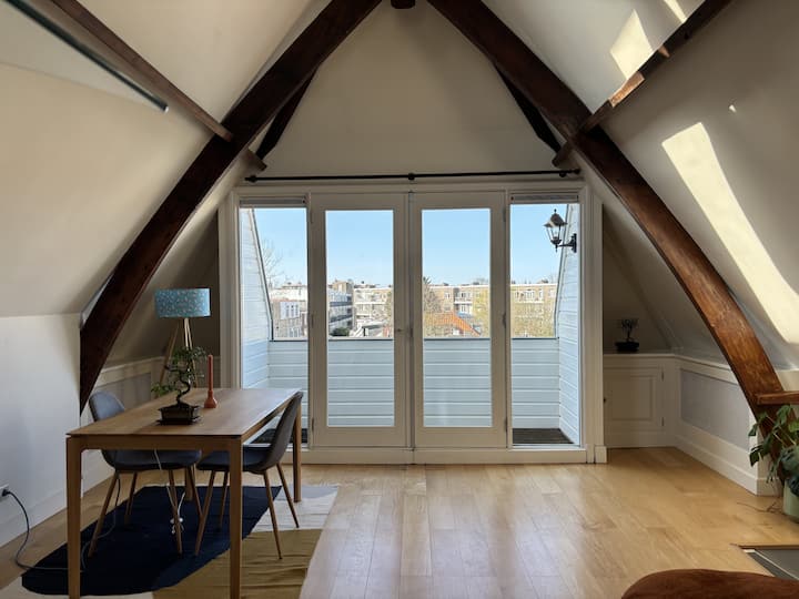 Canal Retreat City Centre - Monster