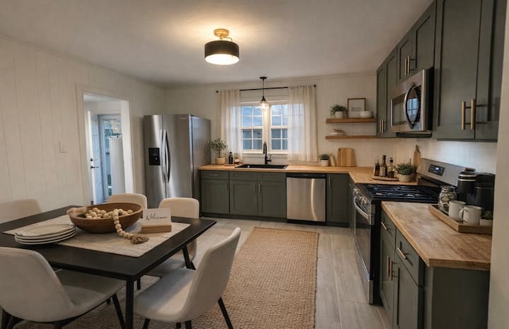 Hickory, Clt, Avl, Boone, Small Town Downtown Fun! - Lincoln County, NC