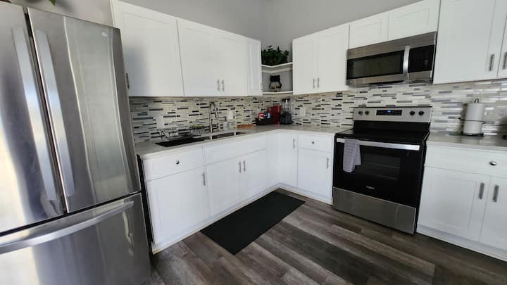 Bright Modern 2br | Clean, Stylish & Central - Denton, TX