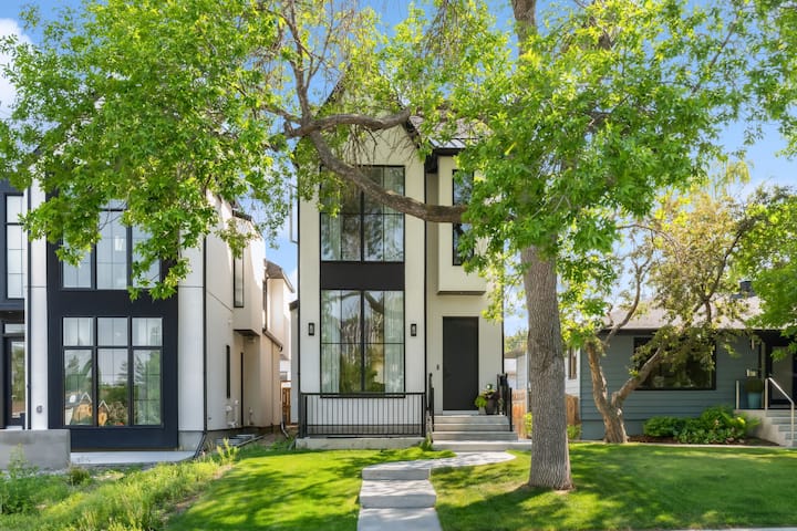 Spacious Luxury 5br Home · Near Downtown & Airport - Canada