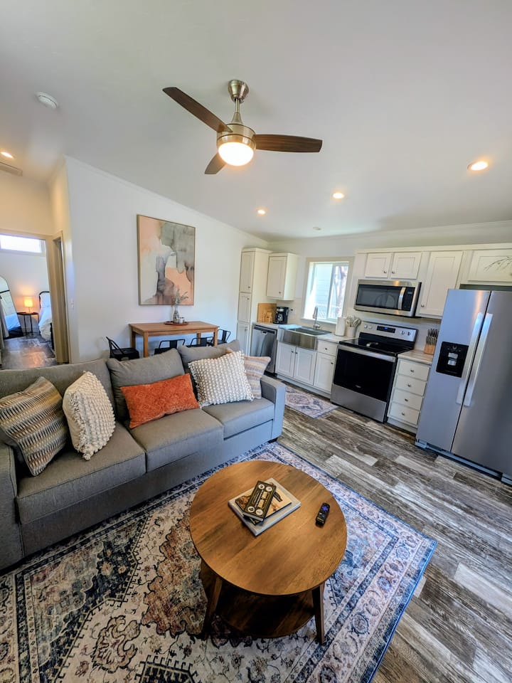 Detached Guesthouse | Full Kitchen | Covered Porch - 보이시