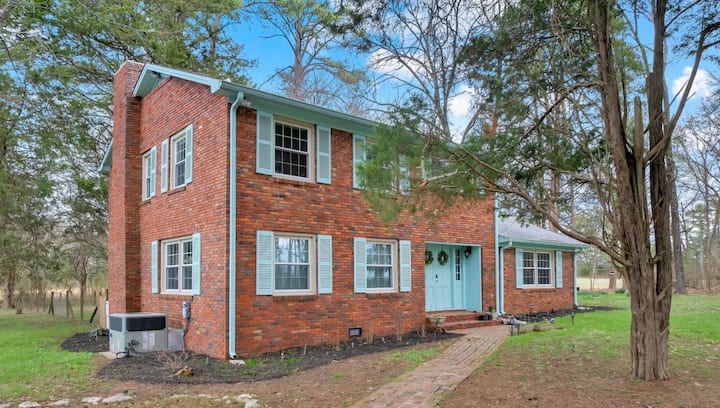 The Country House - Chapel Hill, TN