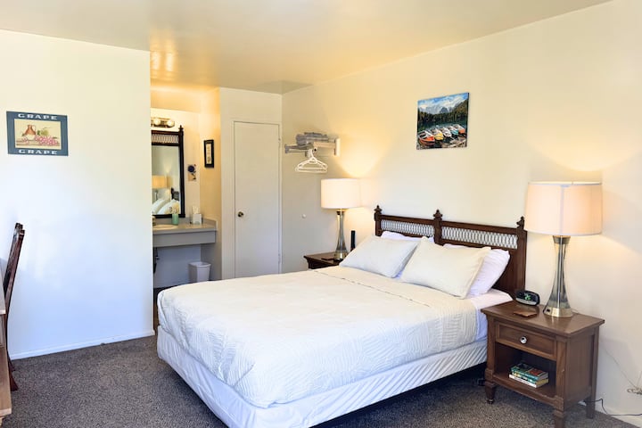 Cozy Queen Room At Travelers Motel, Downtown Kanab - Kanab, UT