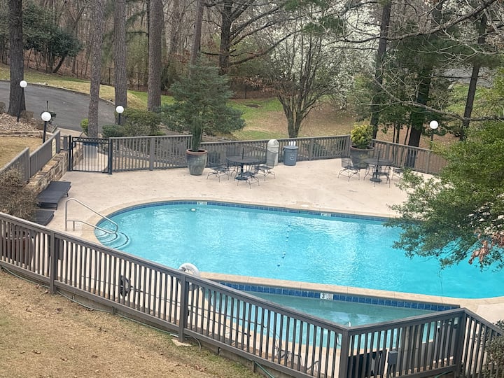 Poolside 2/2 Condo Close To Oaklawn - Hot Springs, AR