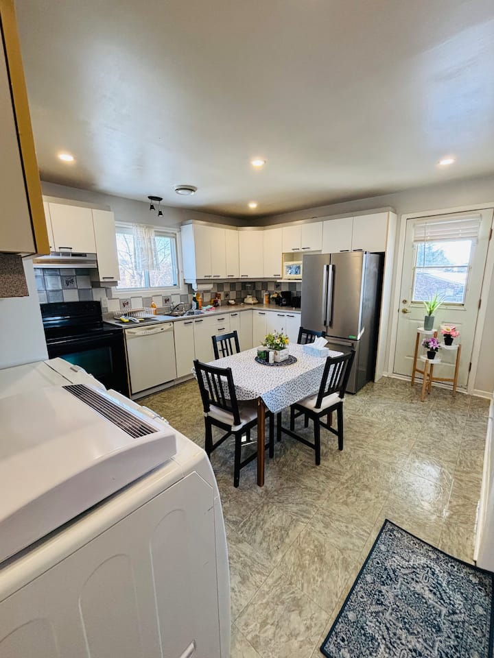 The Entire House In Montreal - Montréal, QC