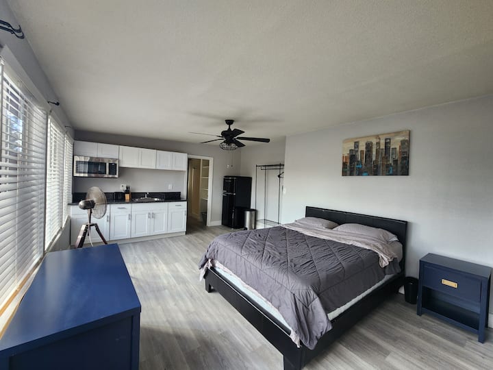 Acorn Suite : Studio Suite With Private Backyard - Fresno, CA