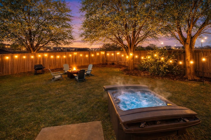 Luxury Austin Retreat W/hot Tub & Fireplace - 4br - Pflugerville, TX