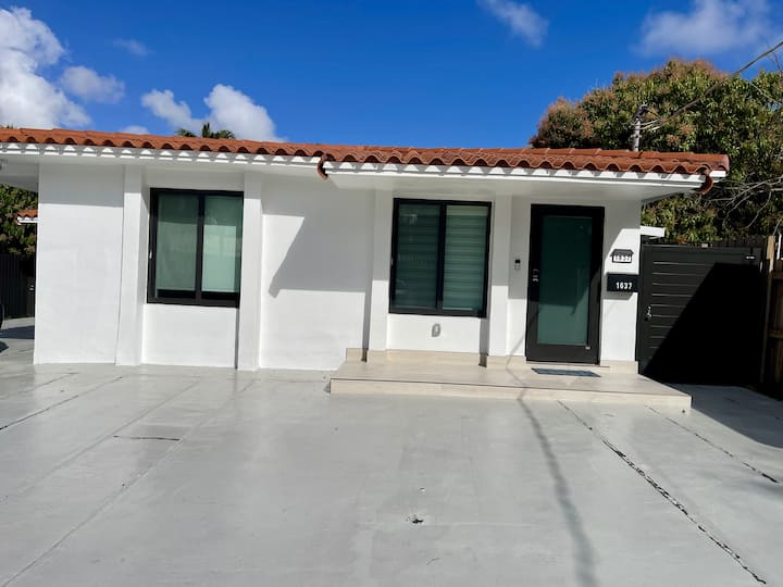 Dream House Near Coral Gables 2bed 1 Bath - Miami, FL