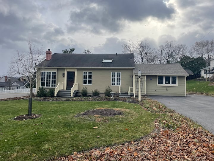 Relaxing Lakeside Retreat With Beach Access - Canandaigua, NY