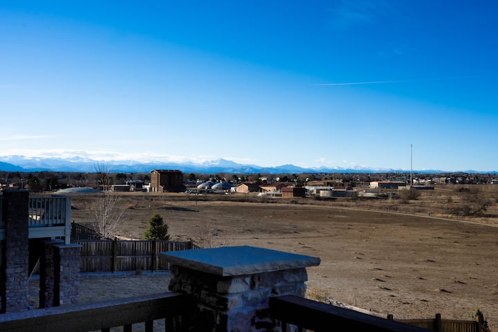 Pristine Modern Basecamp + Views - Westminster, CO