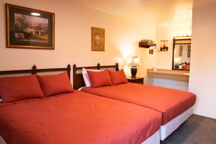Travelers Motel Family Room | Easy Roadside Access - Kanab, UT