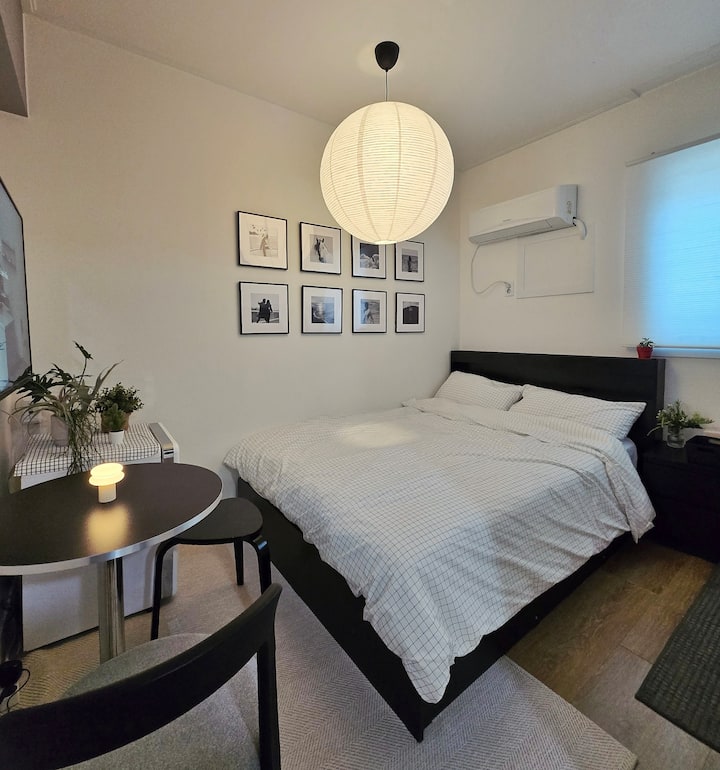 더여관-Hyeon (현) 201 / 4월 평일무료주차 | 행궁안 | 행리단길 도보2분 - Suwon-si