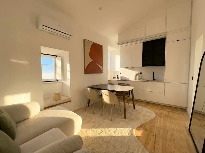 Elegant Sea-view Duplex, 2 Rooms Fully Equiped - Lisboa