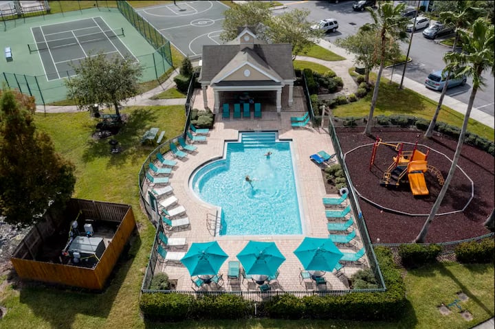 Marvel At Venetian Resort Minutes From Outtles - Kissimmee, FL