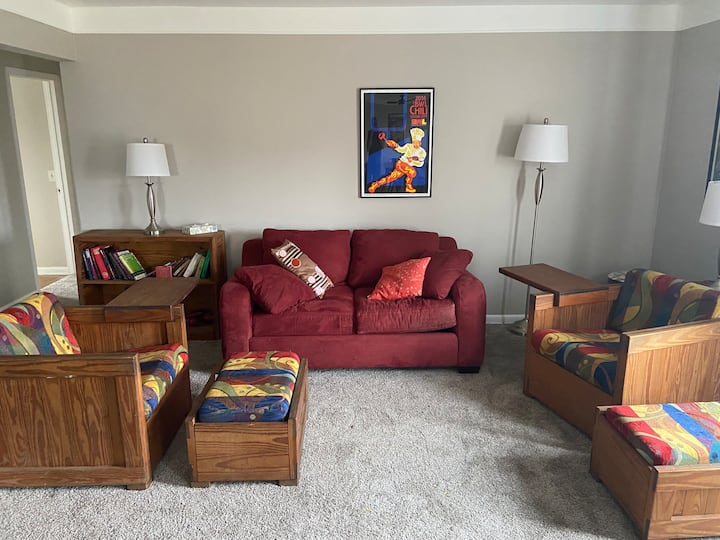 "Nabeha's House" 2 Bed/1.5 Baths - Lansing, MI