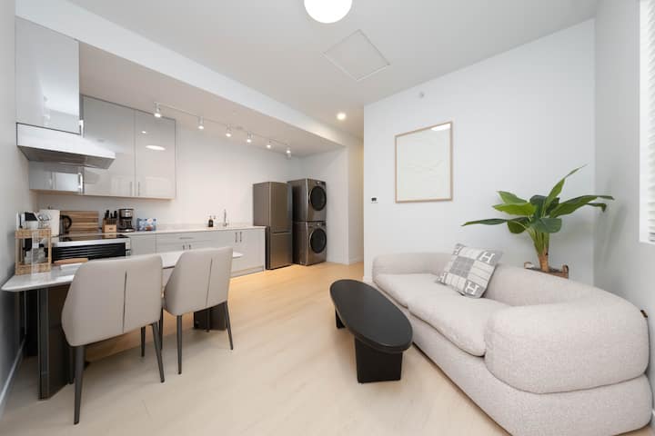 Brand New 2br Suite In West Vancouver - Cypress Mountain, BC