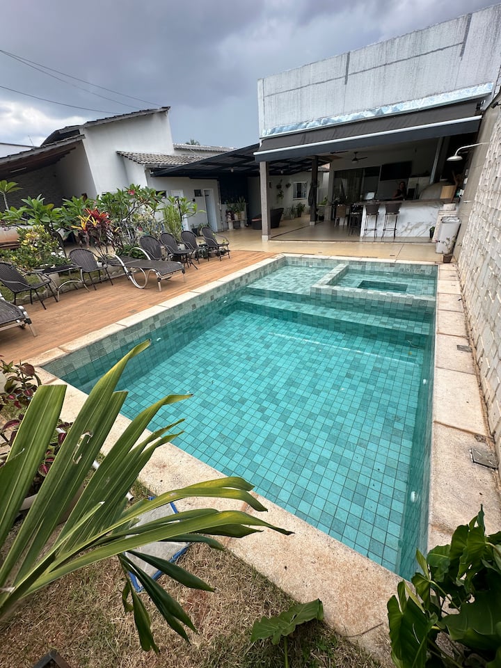 Casa Com Piscina, áRea Gourmet, Hidro E 4 Quartos - Goiânia
