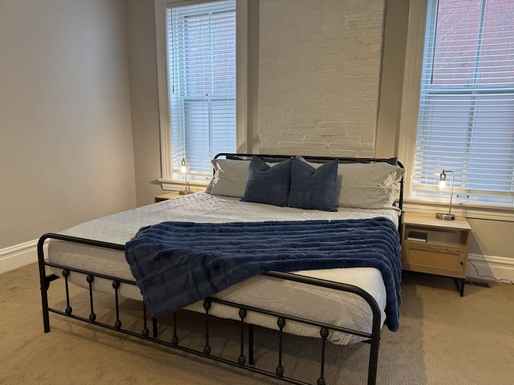 Soulard Gem | King Bed | Walkable To Shops + Food - St. Louis, MO