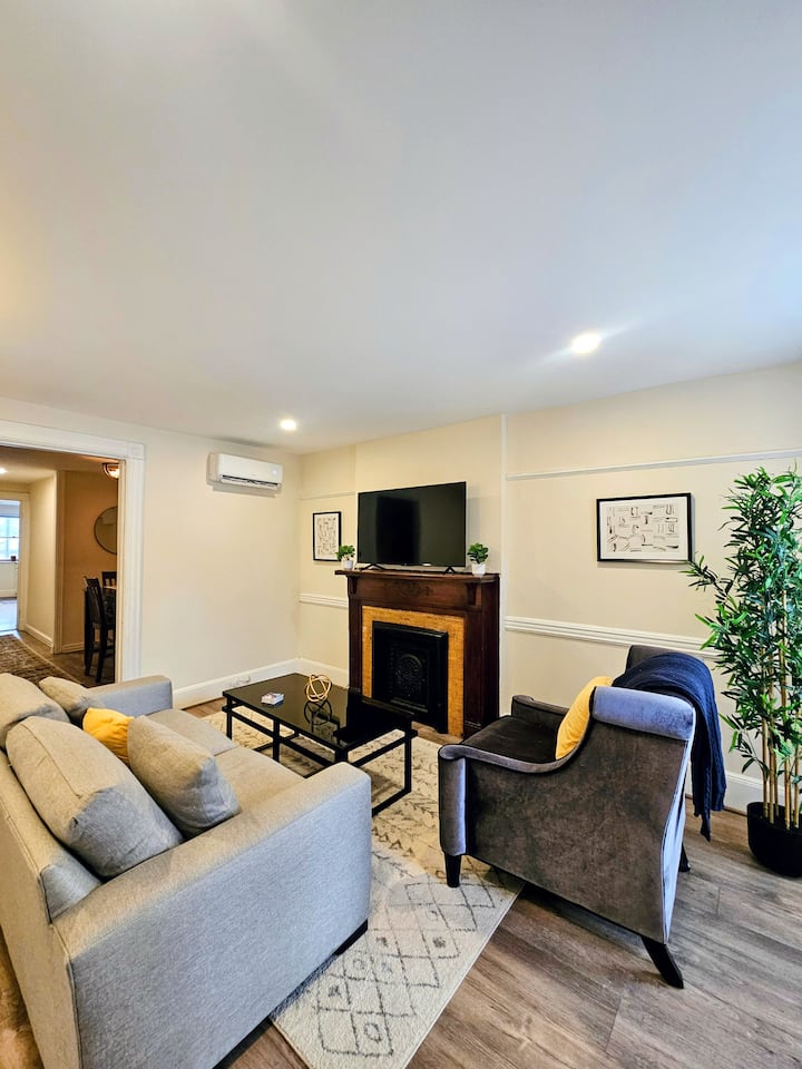 Elegant Newburgh 1 Br Duplex - Newburgh, NY