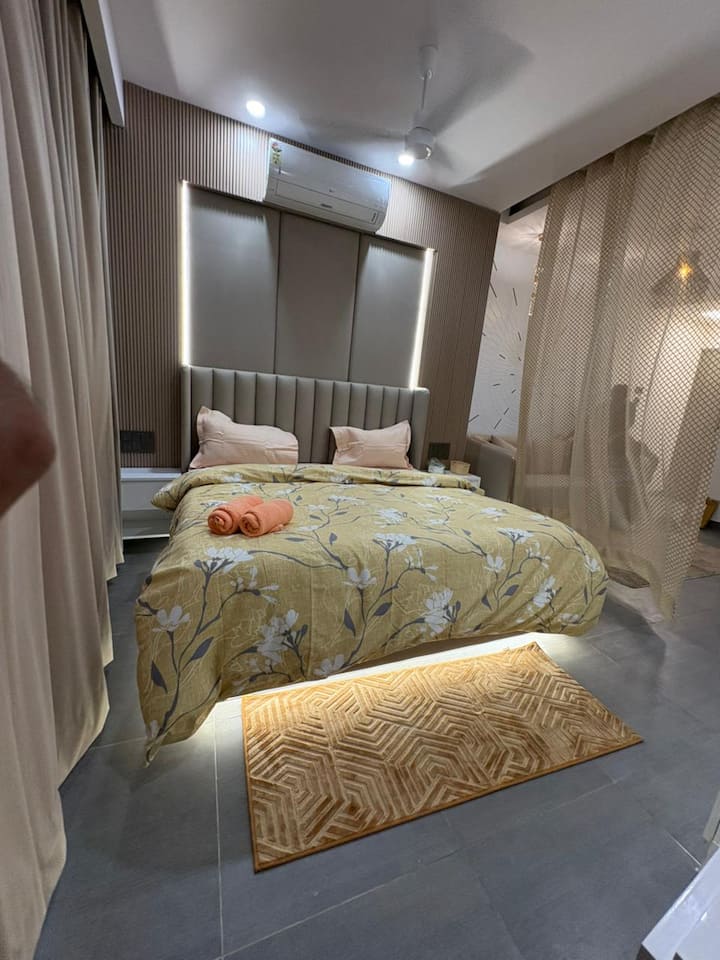 Skyline Retreat In Supernova | High Floor Studio - Noida
