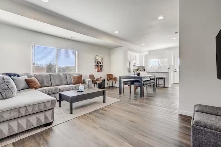 4br/4ba W/ Patio | Sleeps 8 | Garden Of The Gods - Colorado Springs, CO