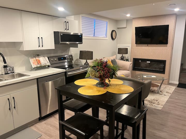The Wynn | Cozy 2 Br Homestyle Suite In Brighton - Saskatoon