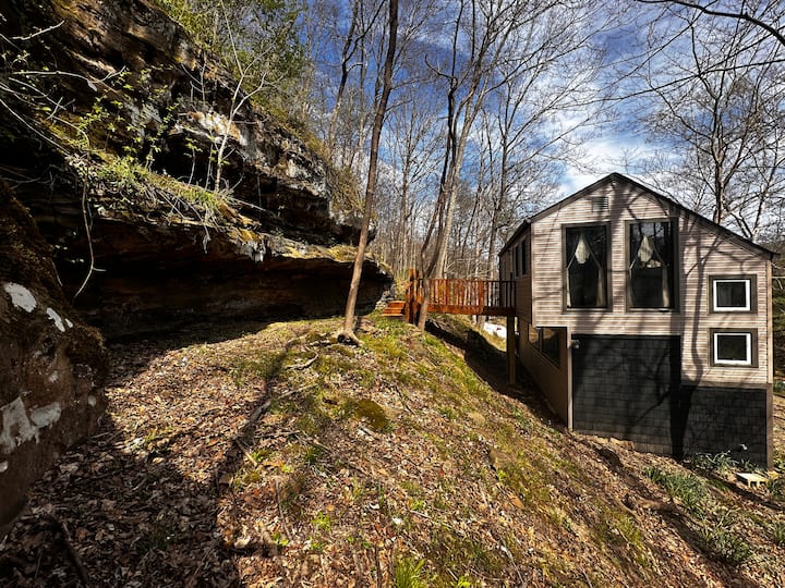 Walk To Makanda Boardwalk • .8 Miles To Giant City - Carbondale, IL