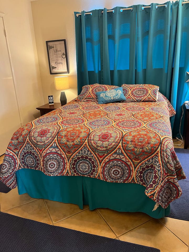 Comfy Turquoise Blue Room - Missouri