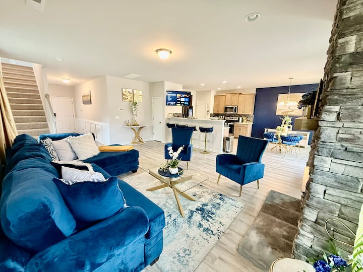 Relaxing, Stylish, & Spacious 3 Bdrm, Greensboro - Greensboro, NC