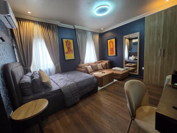 Stylish Studio In Lekki Phase 1 | Pool. 24/7 Power - Nigeria