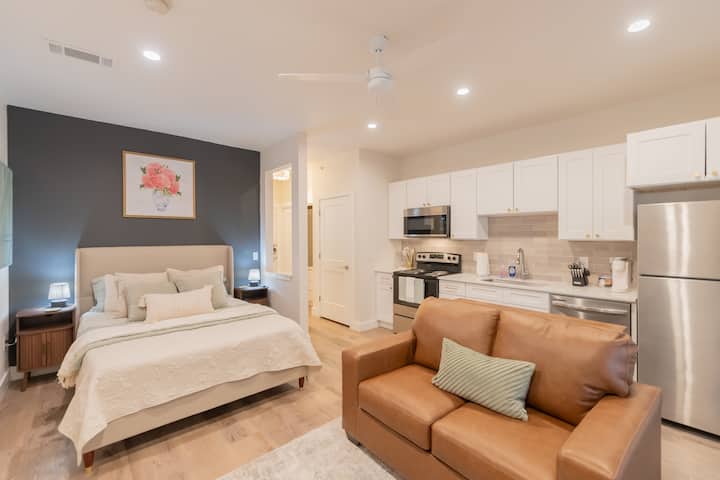 Studio 402 - Chic Studio Apartment - Stillwater, OK