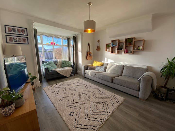 Tt-ready 3 Bed Home With Garden & Parking - Isle of Man