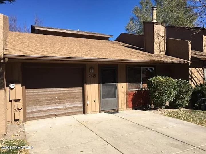 Cozy 2br/2ba Townhouse Near Downtown Flagstaff - Flagstaff, AZ